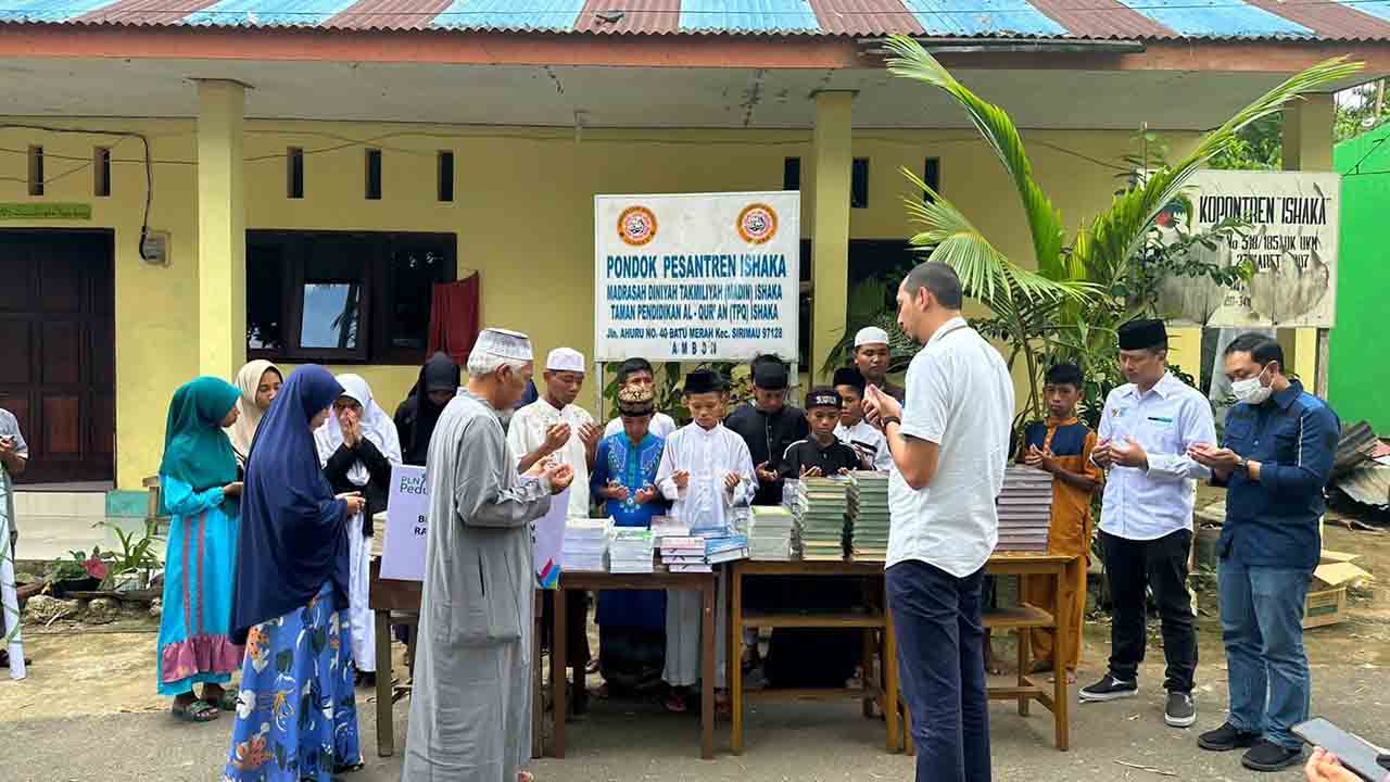 PLN Peduli & YBM Berbagi Keberkahan Ramadan | MalukuTerkini.com PLN Peduli & YBM Berbagi Keberkahan Ramadan | MalukuTerkini.com